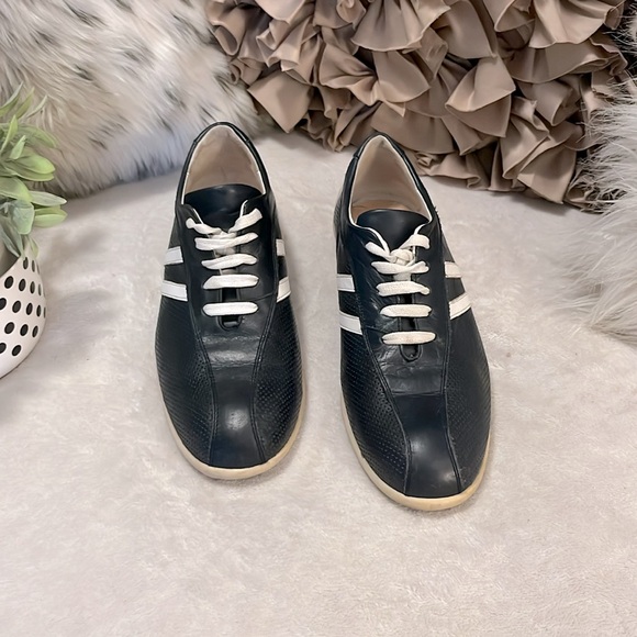 Vintage | Shoes | Vintage Perforated Navy Blue Leather Athletic Walking ...